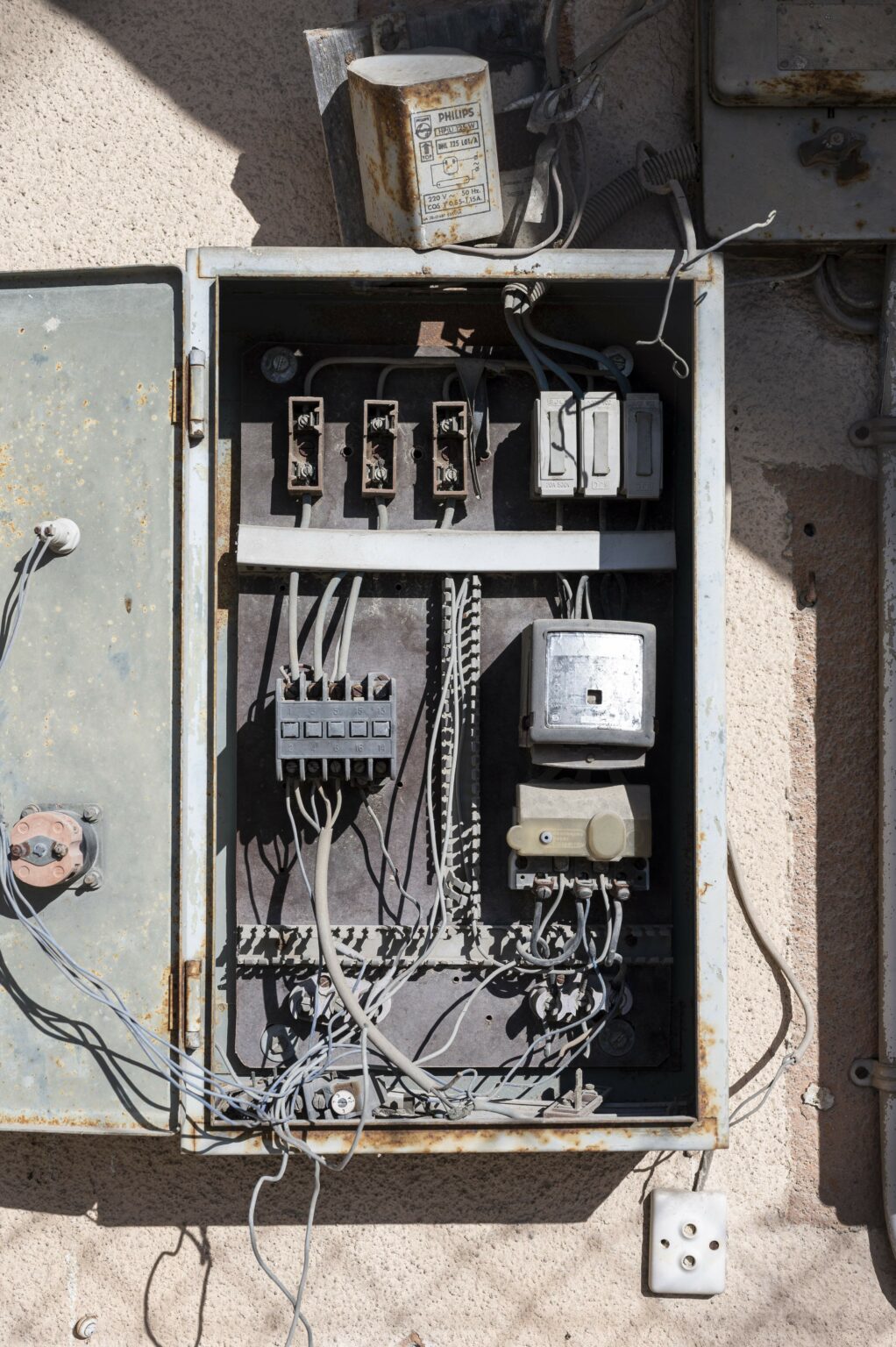 Checking For Electrical Problems In Austin - Oasis Services